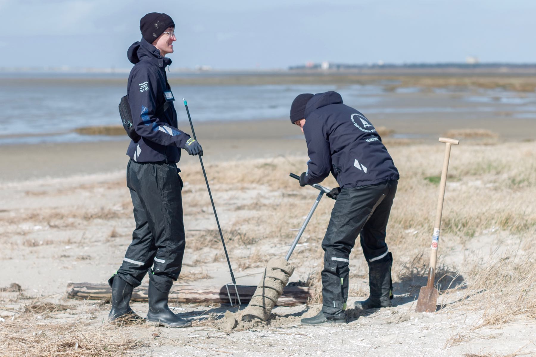 Mit Hammer, Spaten oder Erdbohrer - Schutzstation Wattenmeer